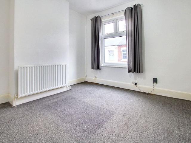 3 bed mid terraced house to rent in Herschell Street, Leicester, LE2