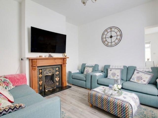 3 bed mid terraced house to rent in Rutland Avenue, Leicester, LE2