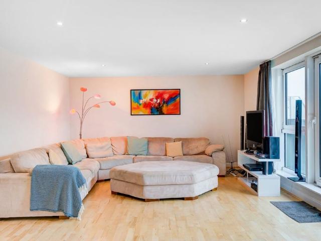3 Bed Penthouse, Oyster Wharf, SW11