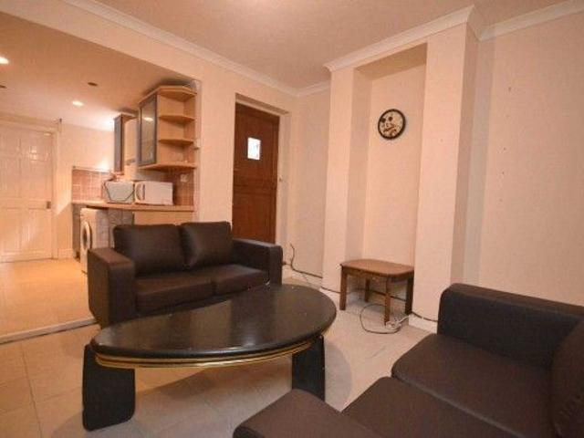 3 Bed Pitcroft Avenue, Reading