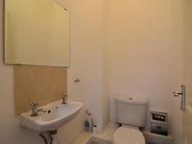3 bed property to rent in Camden Road, NW1, London
