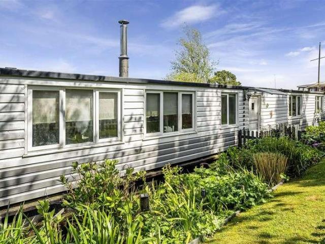3 bed property for sale