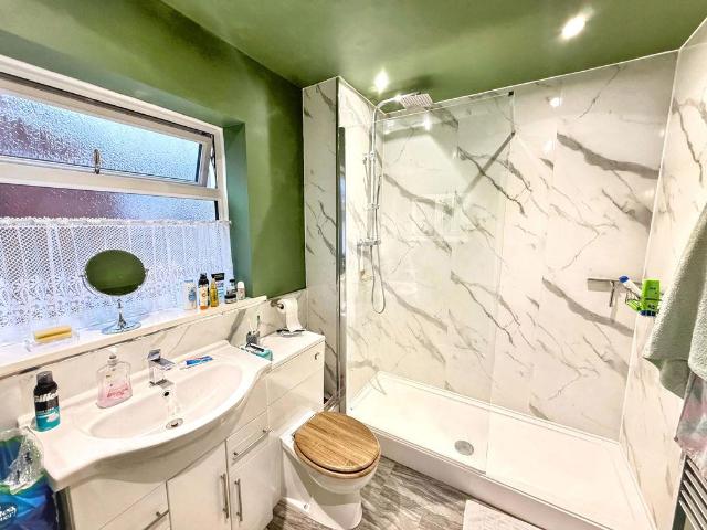 3 bed property for sale