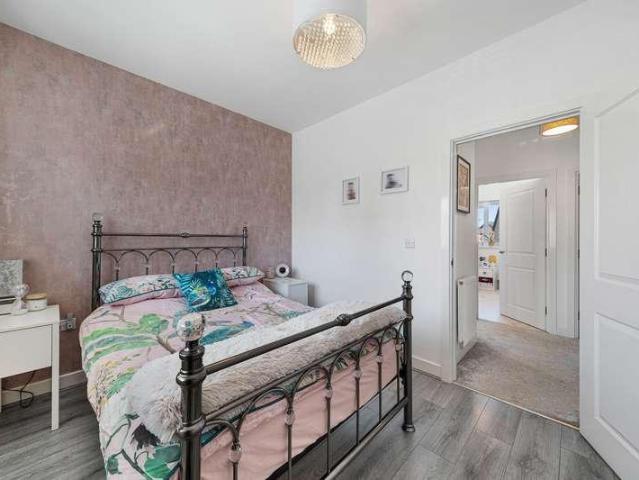 3 bed property for sale