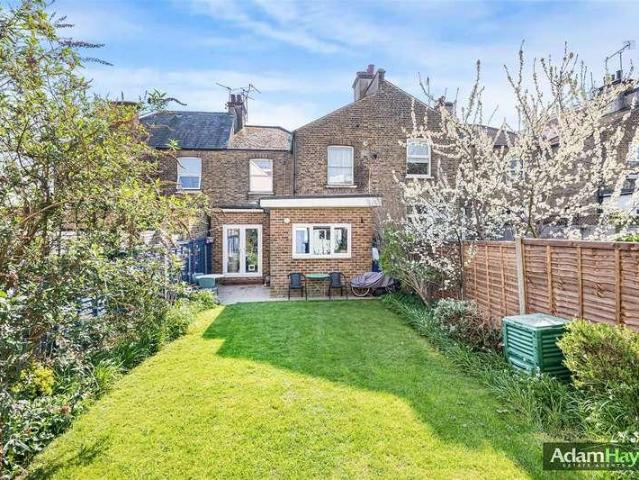 3 bed flat for sale