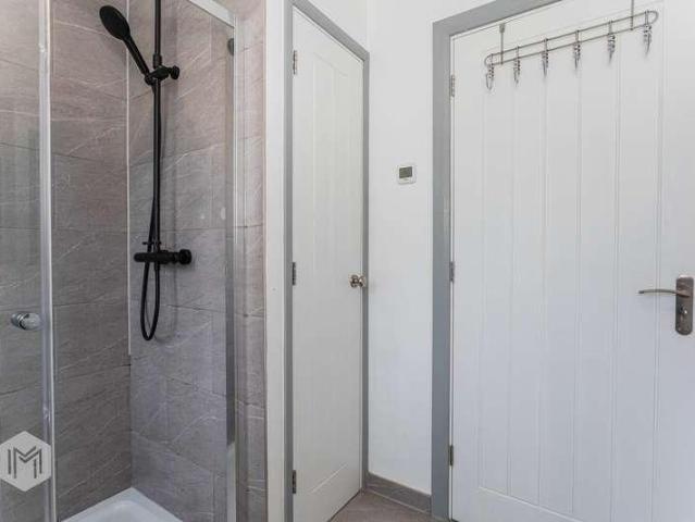 3 bed property for sale