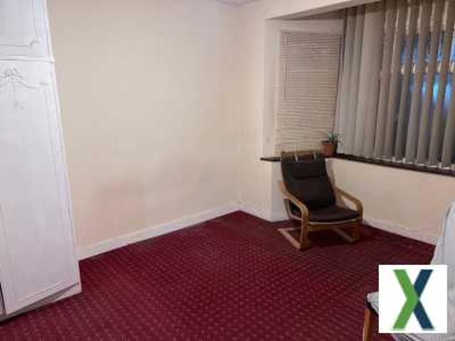 3 Bed Room House To Rent in East London Chingford Rowden Park Gardens E4