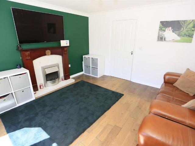 3 Bed Semi Detached House, Murray Drive, LS10