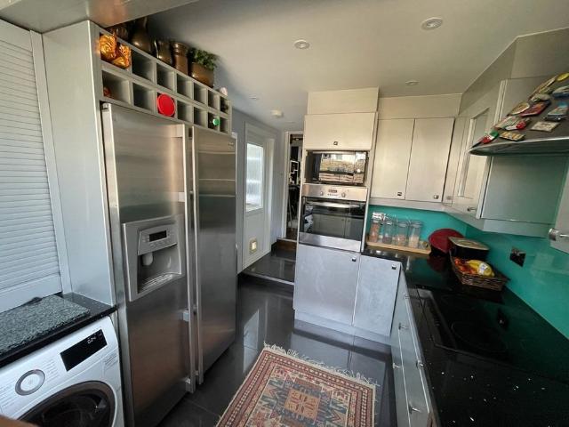 3 Bed Semi Detached House, Niton Road, TW9
