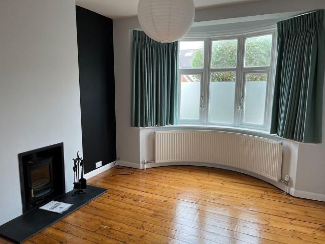 3 Bed Semi Detached House, Norwood Park Road, SE27
