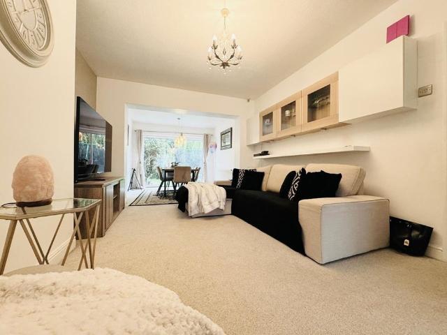 3 Bed Semi Detached House, Austin Road, LU3