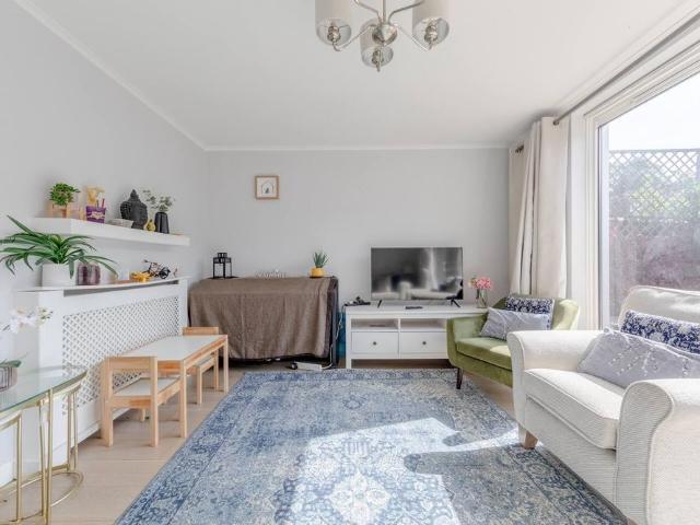3 Bed Semi Detached House, Arabella Drive, SW15