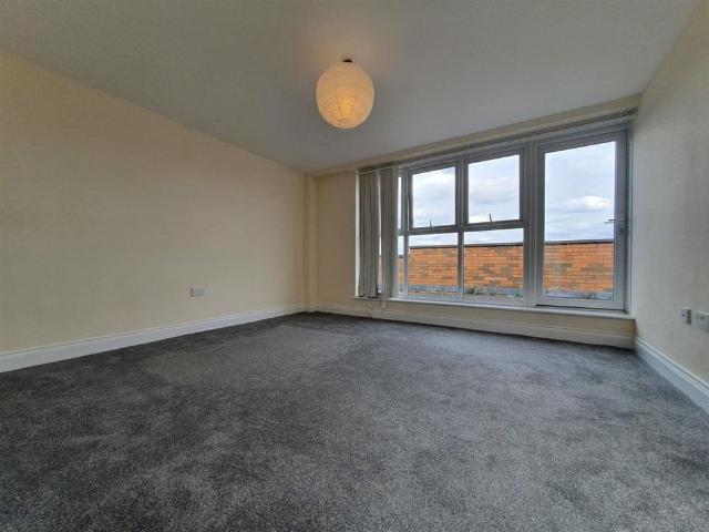 3 Bed Semi Detached House, Askew Road, W12