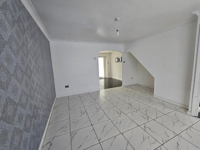 3 Bed Semi Detached House, Burlington Street, L3
