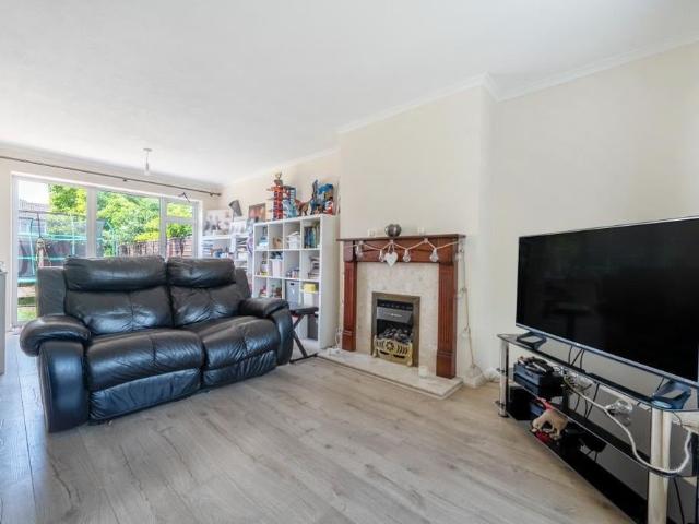 3 Bed Semi Detached House, Berkshire Gardens, N18