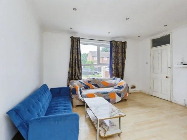3 Bed Semi Detached House, Birds Nest Avenue, LE3