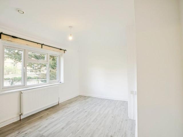 3 Bed Semi Detached House, Camden Gardens, CR7