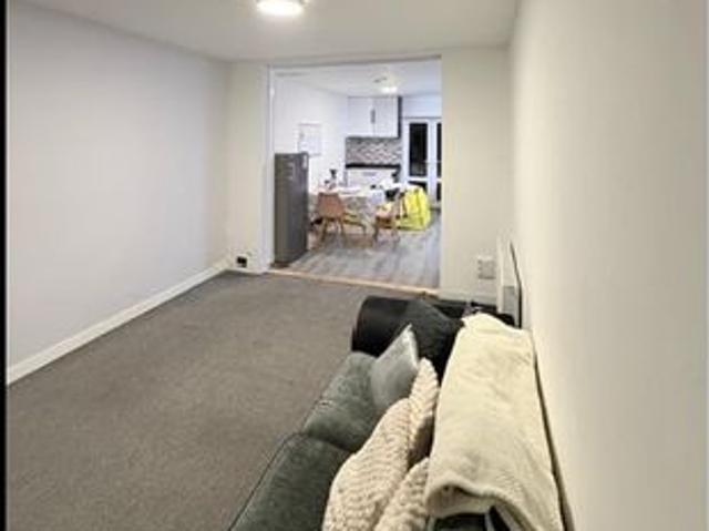 3 Bed Semi Detached House, Colchester Road, LE5