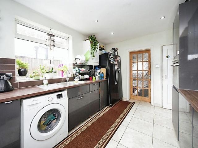 3 Bed Semi Detached House, Colin Road, LU2