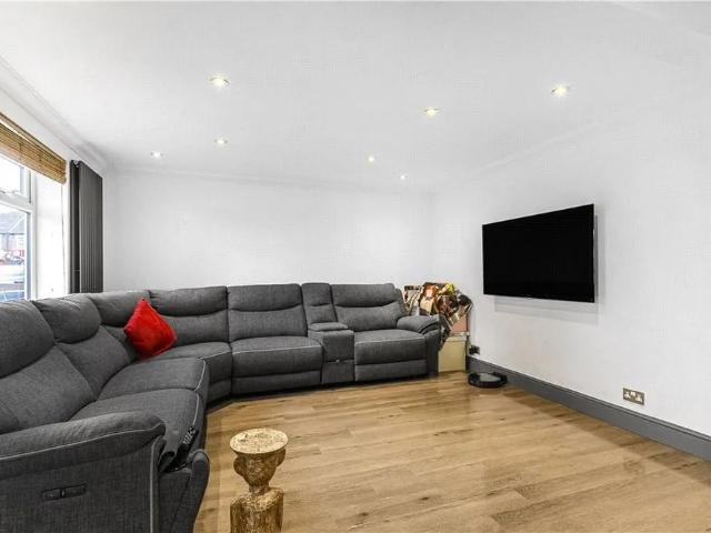 3 Bed Semi Detached House, Cranford Lane, TW5