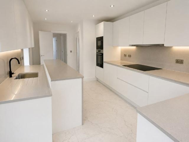 3 Bed Semi Detached House, Cross Lances Road, TW3
