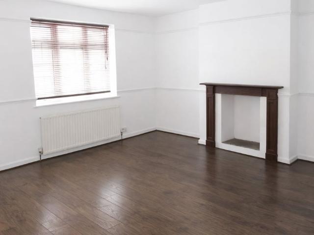 3 Bed Semi Detached House, Duke Road, IG6