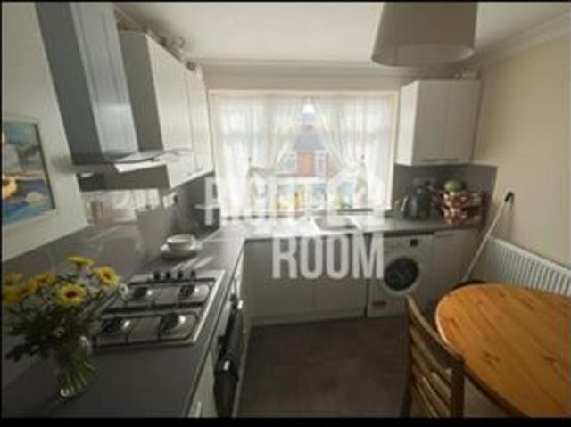 3 Bed Semi Detached House, Dale Valley Road, SO16