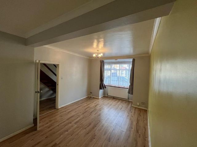 3 Bed Semi Detached House, Devon Road, IG11
