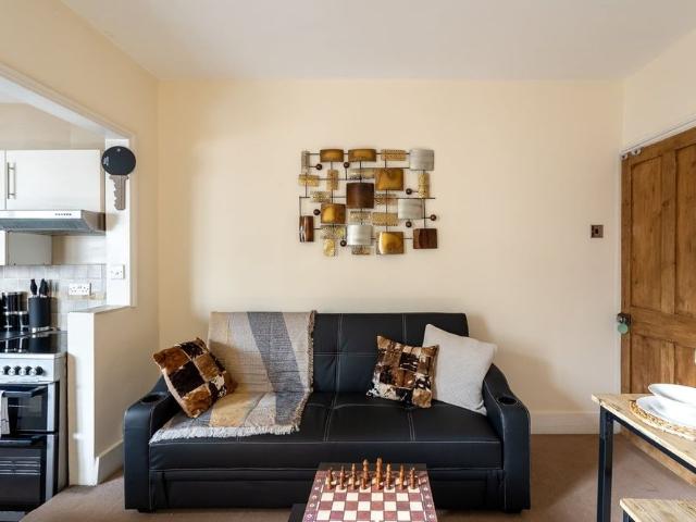 3 Bed Semi Detached House, Edgehill Street, RG1
