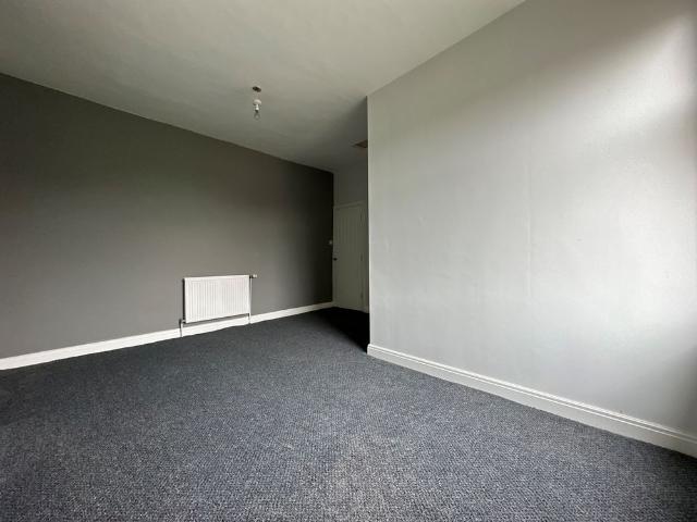 3 Bed Semi Detached House, Elland Road, LS27