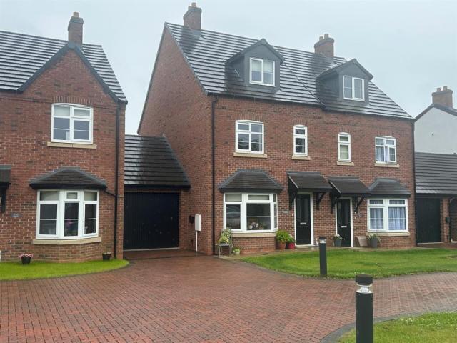3 Bed Semi detached house For Rent