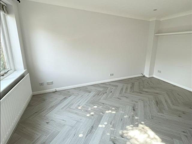 3 Bed Semi Detached House, Gittens Close, BR1