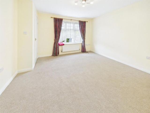 3 Bed Semi Detached House, Gladstone Gardens, TW3