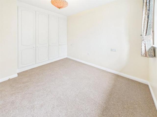 3 Bed Semi Detached House, Gladstone Gardens, TW3