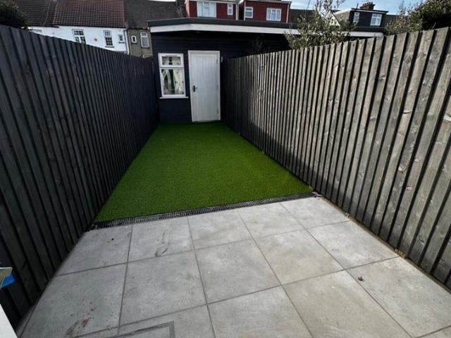 3 Bed Semi Detached House, Hurstbourne Gardens, IG11
