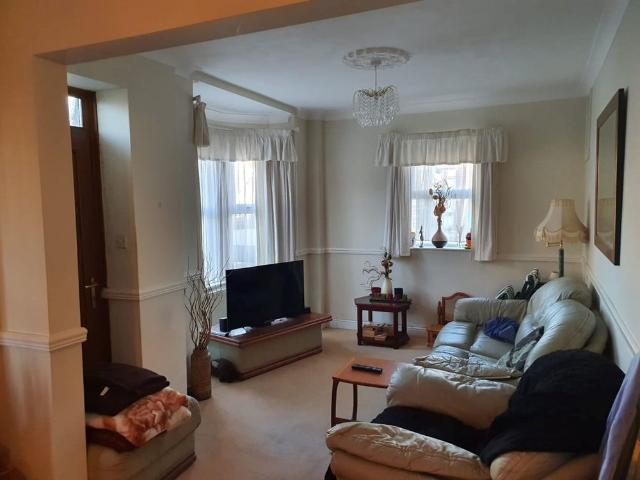 3 Bed Semi Detached House, Imperial Avenue, SO15