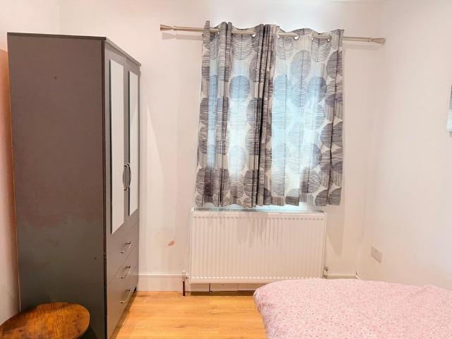 3 Bed Semi Detached House, Pinner Road, HA1
