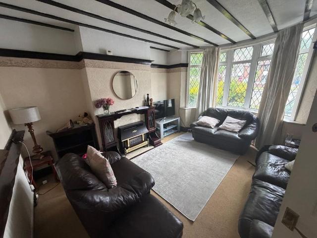 3 Bed Semi Detached House, Queens Road East, NG9