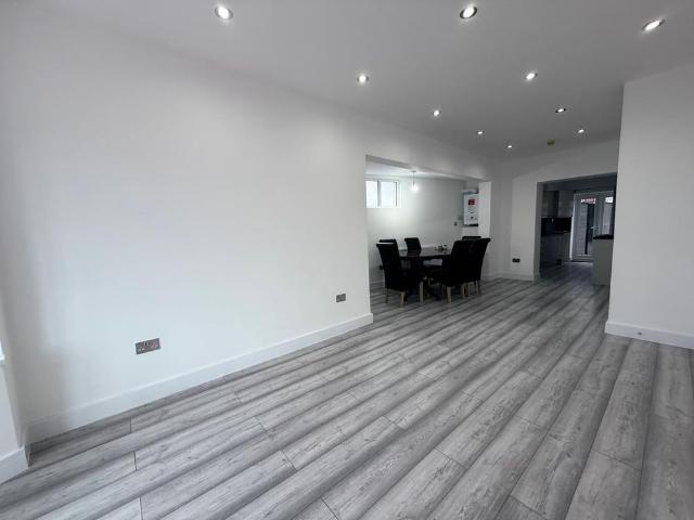 3 Bed Semi Detached House, Redbridge Lane East, IG4