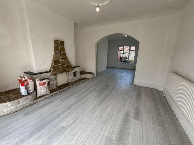 3 Bed Semi Detached House, Richmond Avenue, M25