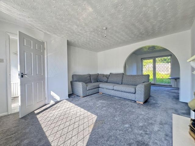 3 Bed Semi Detached House, Ridge View Drive, S9