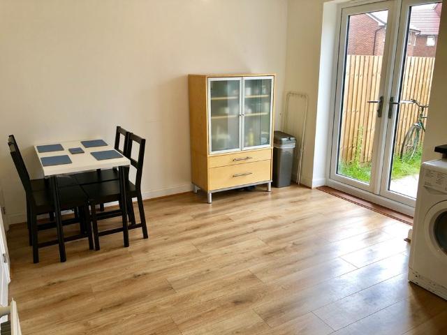 3 Bed Semi Detached House, Robin Close, CV4