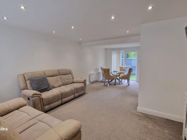 3 Bed Semi detached House Stonepail Close Cheadle SK8 Mustafa & Co Property Management