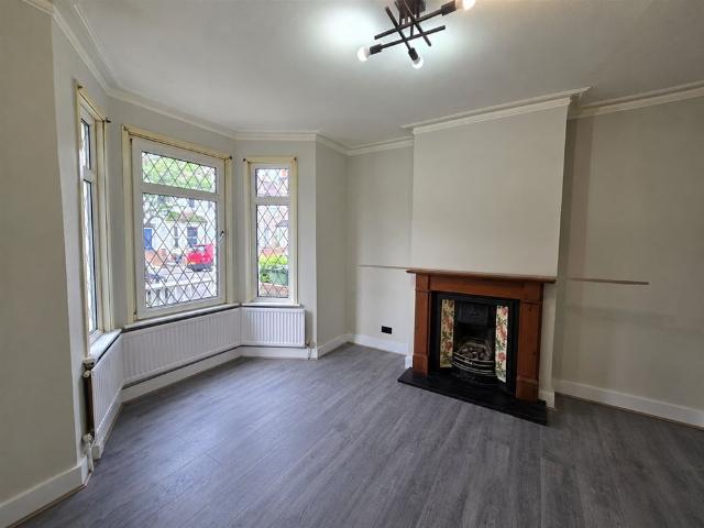 3 Bed Semi Detached House, Summerfield St, SE12