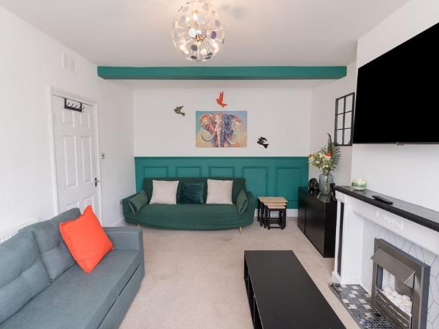 3 Bed Semi Detached House, Sandhurst Road, LE3