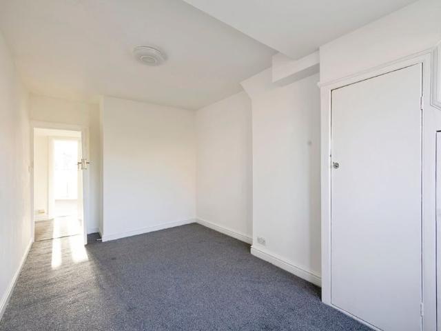 3 Bed Semi Detached House, Sandringham Road, NW11