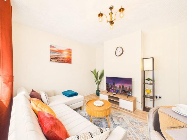 3 Bed Semi Detached House, Saywell Road, LU2