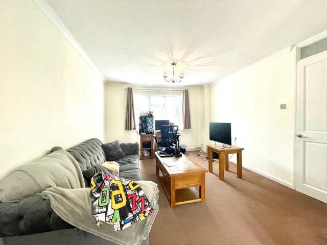 3 Bed Semi Detached House, Sheldrake Drive, BS16