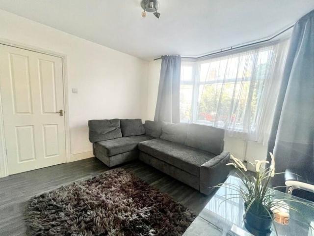 3 Bed Semi Detached House, Siddeley Avenue, CV3