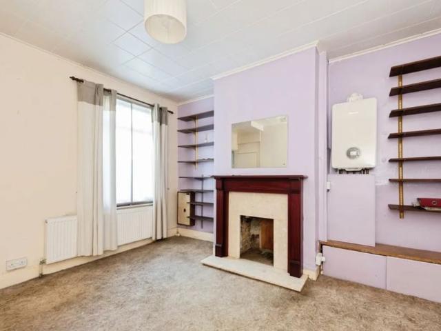 3 Bed Semi Detached House, Temple Road, TW3